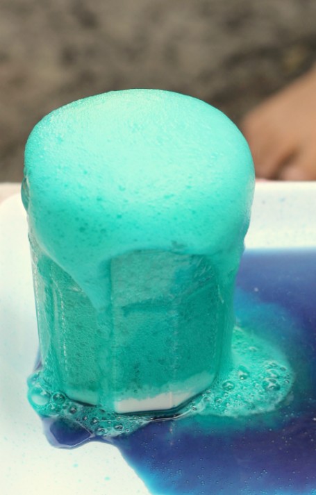 Baking Soda and Vinegar Color Mixing Activity - No Time For Flash Cards